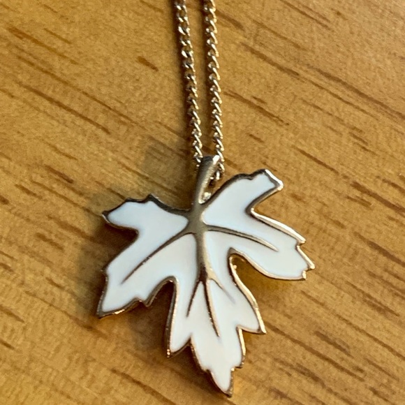 Jewelry | Vintage Gold Tone And Cream Enamel Pendant Chain Maple Leaf ...